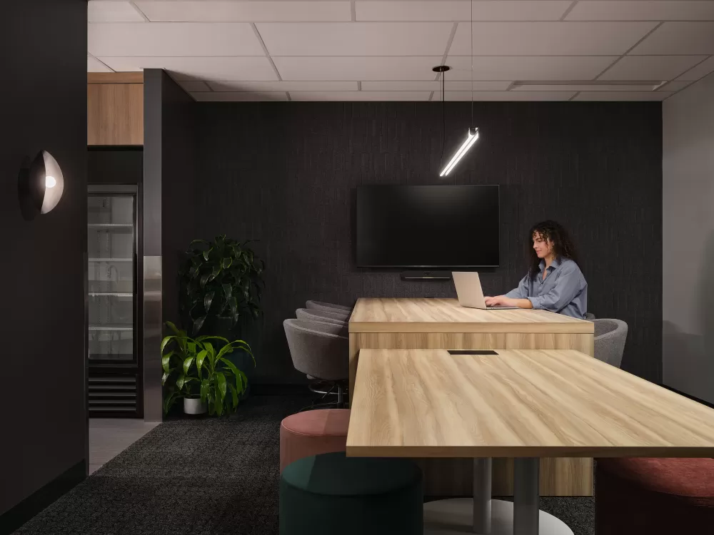 New workspaces at 1130 Sherbrooke | JCB Construction Canada