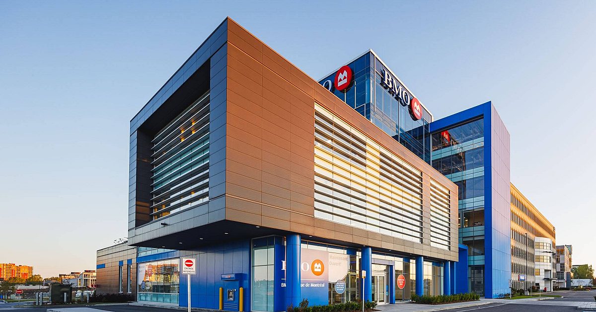 Construction of a new BMO building in Laval | JCB Construction Canada