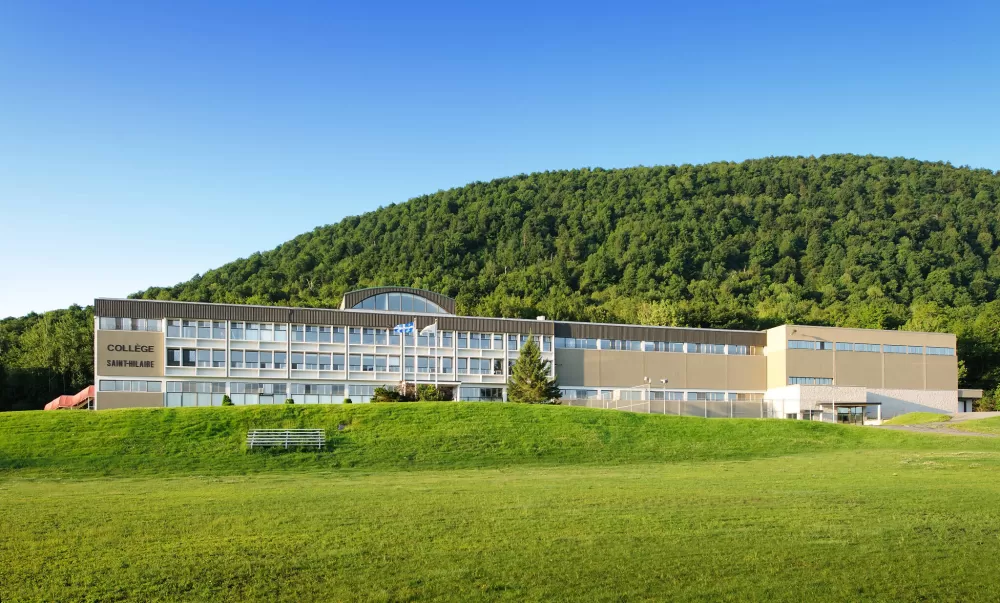 Expansion of Collège Saint-Hilaire | JCB Construction Canada